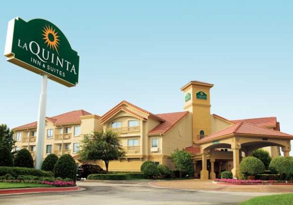 18 Best Dog-Friendly USA Hotels That Will Welcome Your Pups (2020)
