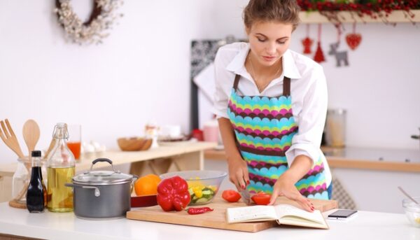 21 Best Homemade Dog Food Books to Start Cooking for Your Dogs