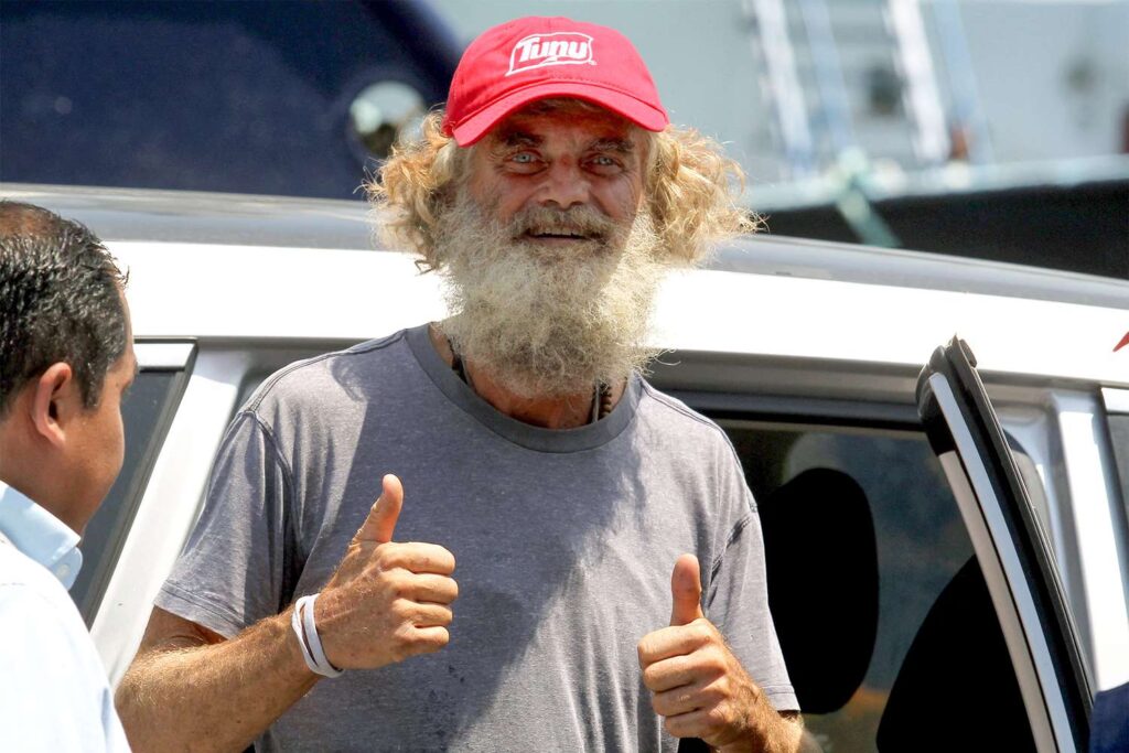 Rescued Australian Sailor Tim Shaddock Reunites With Beloved Dog Bella ...